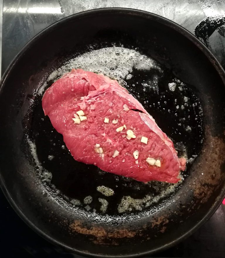 Lisbon-style steak sandwich (prego no pão)