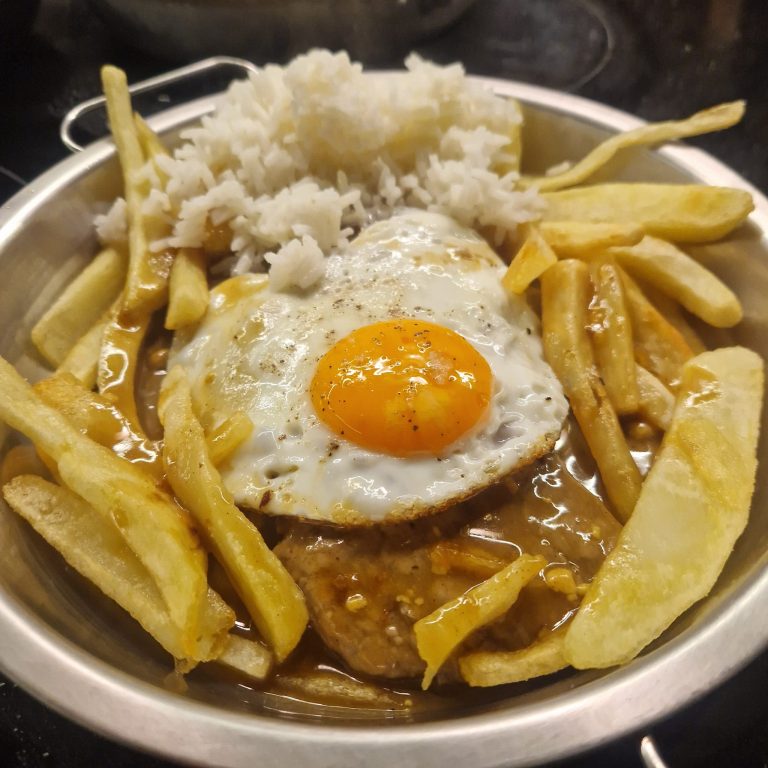 Bitoque à Portuguesa (Portuguese-style steak)